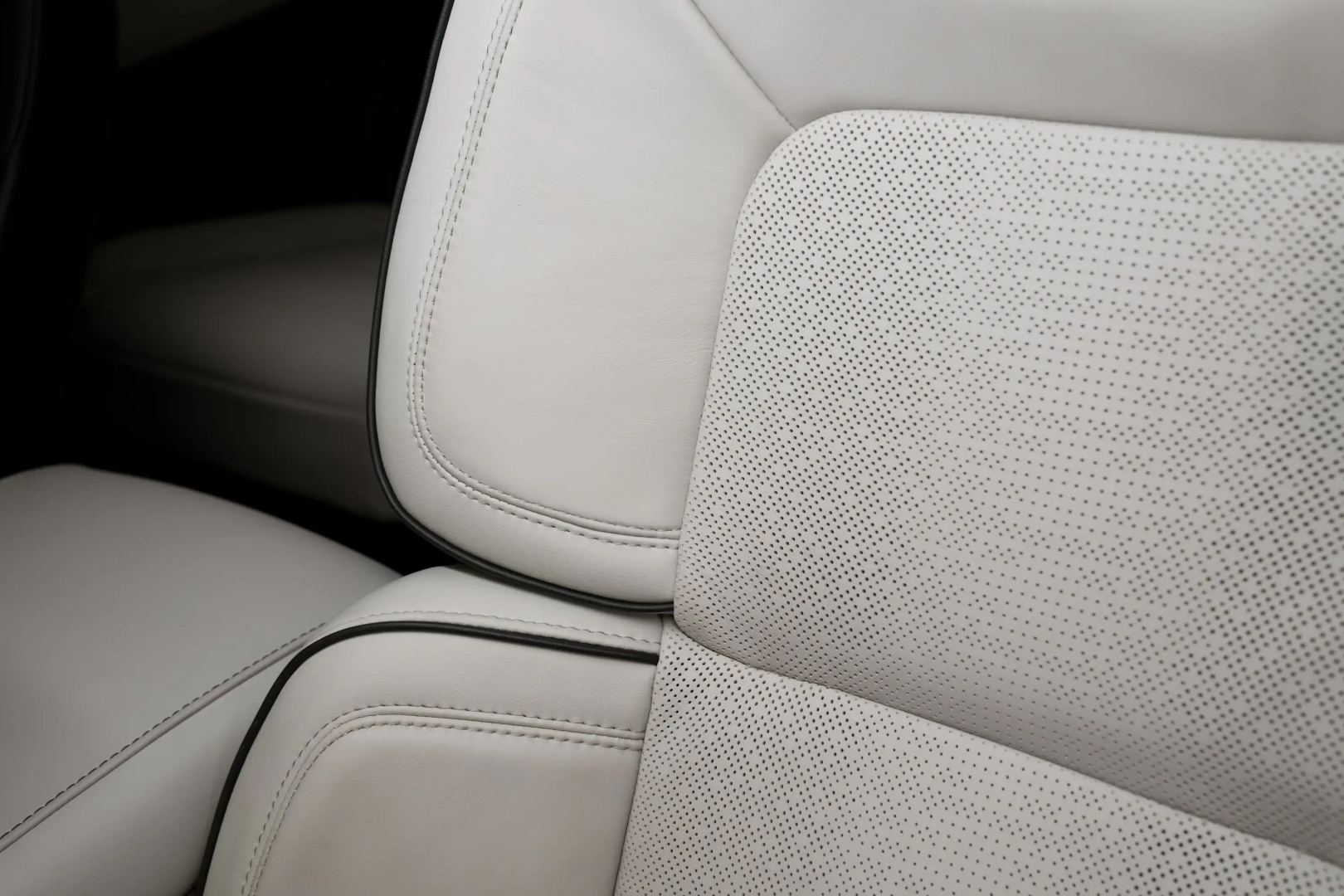 Lincoln Black Label Introduces Moonbeam Theme for 2025 Av... — thecarhq